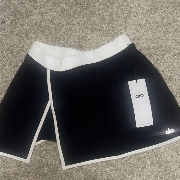ALO Yoga | Shorts | Alo Yoga Black And White Skorts For Active Style ...